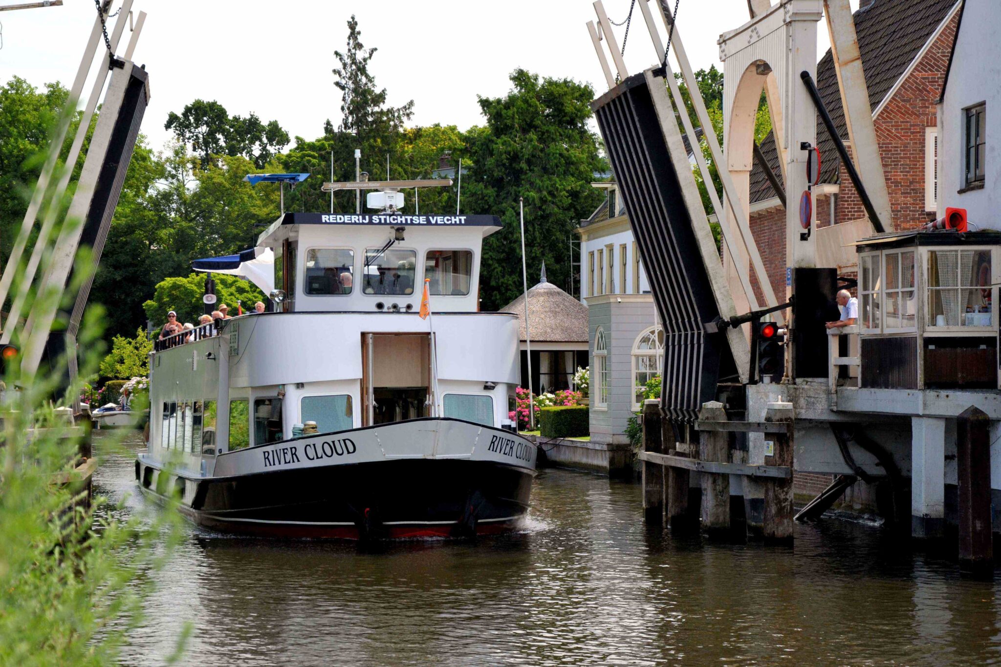 Prachtige Rondvaart over de Vecht - Koffie/thee met appelgebak gratis ...
