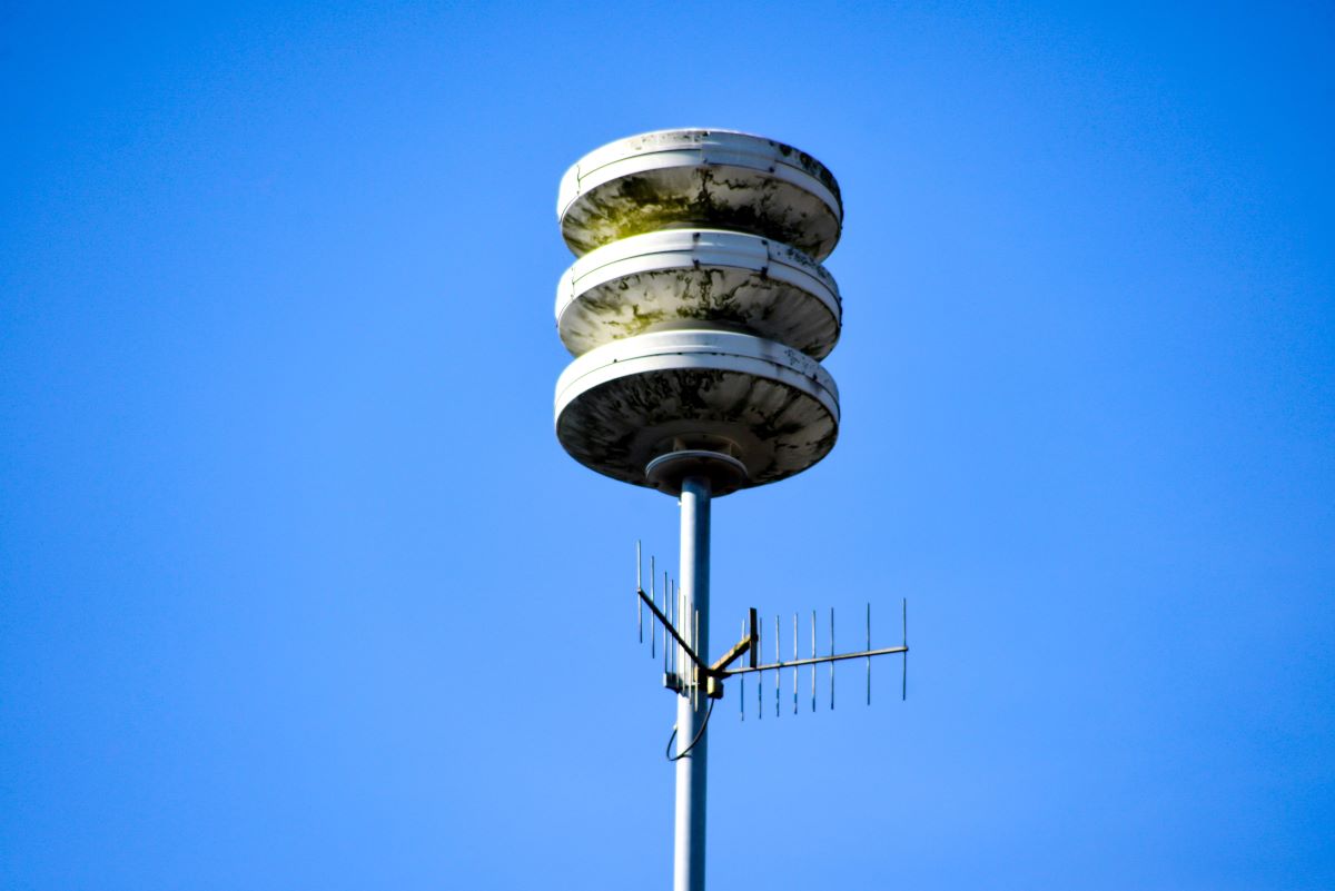 Het landelijke luchtalarm moet blijven - ONS Magazine